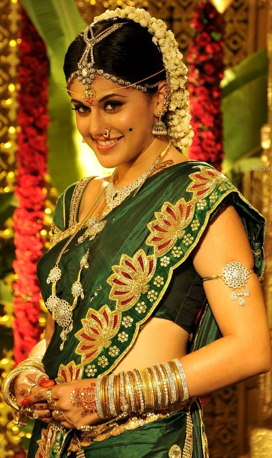 MEHANDI DESIGNS WORLD: TAPSEE - THE ANDHRA BRIDE