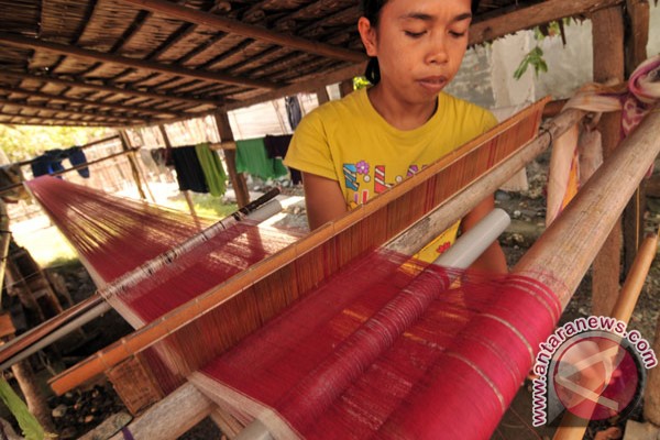 Kain Tenun Buya Sabe Kerajinan Khas Donggala Sulawesi Tengah