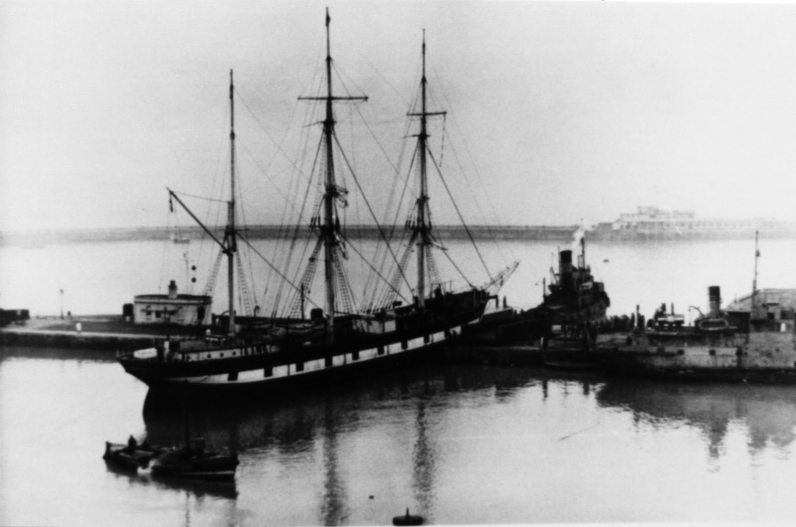 thanetonline: All pictures today of The Sailing Ship Bounty in Ramsgate ...