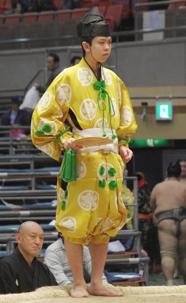 Yusuke Japan Blog: Uniform for Sumo Judge varies