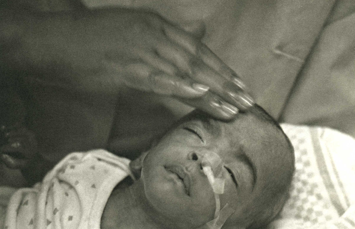 elrectanguloenlamano: TRACY, A DYING CHILD IS BORN. A PHOTOGRAPHIC ...