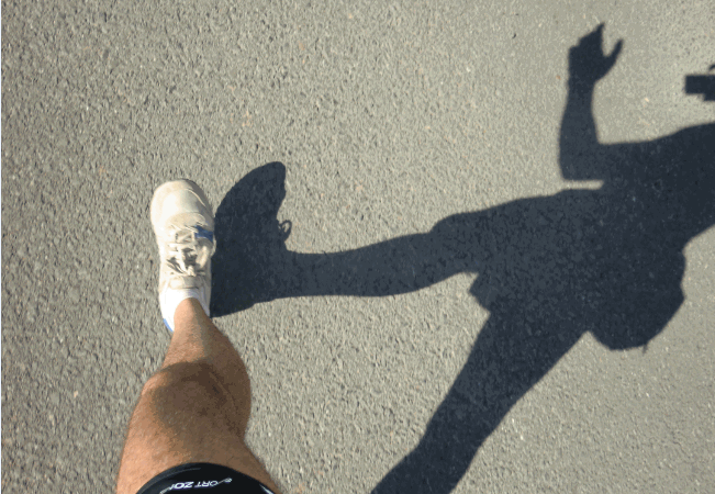 "..paso a paso, yo te atraso..": Siempre por detrás de tu propia sombra