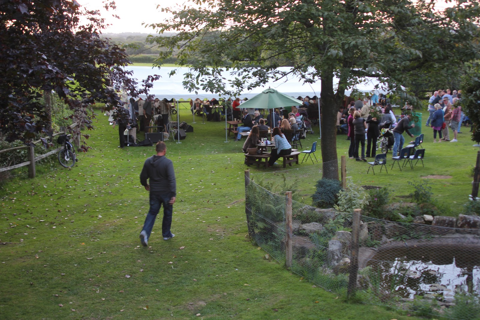 Merrie Harriers: Photos