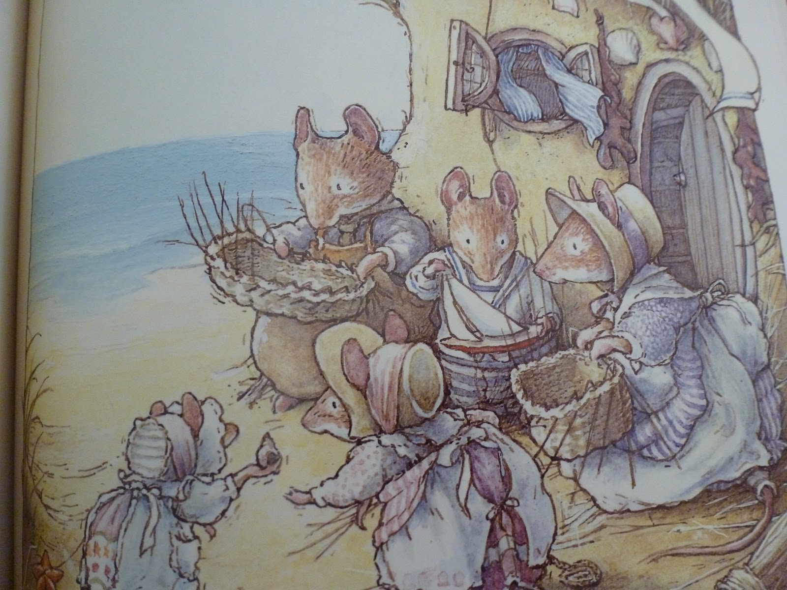 Creekside Cottage: Brambly Hedge