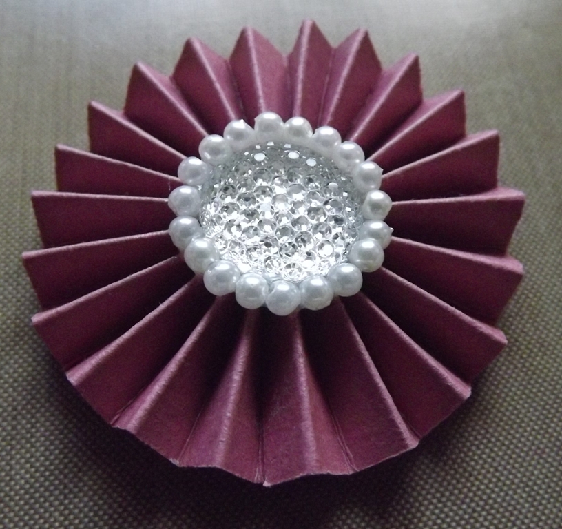 Delightfully Crazy: Pleated Flowers are a Dream with Helmar!