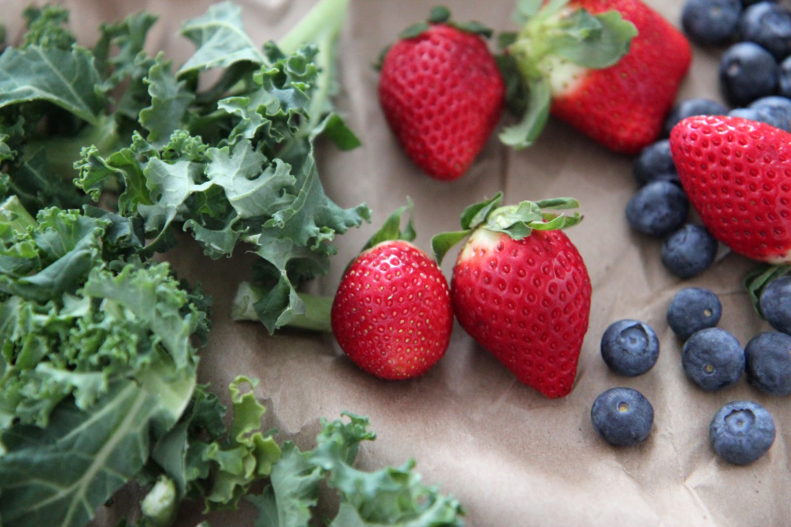 Deliciously Healthy Kale Fruit Smoothie Recipe