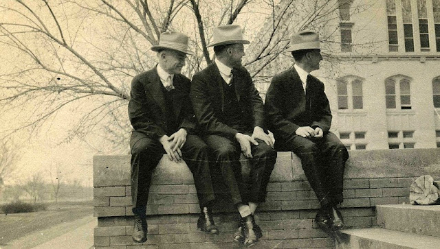 39 Interesting Vintage Snapshots Show What Men Wore in the 1920s ...