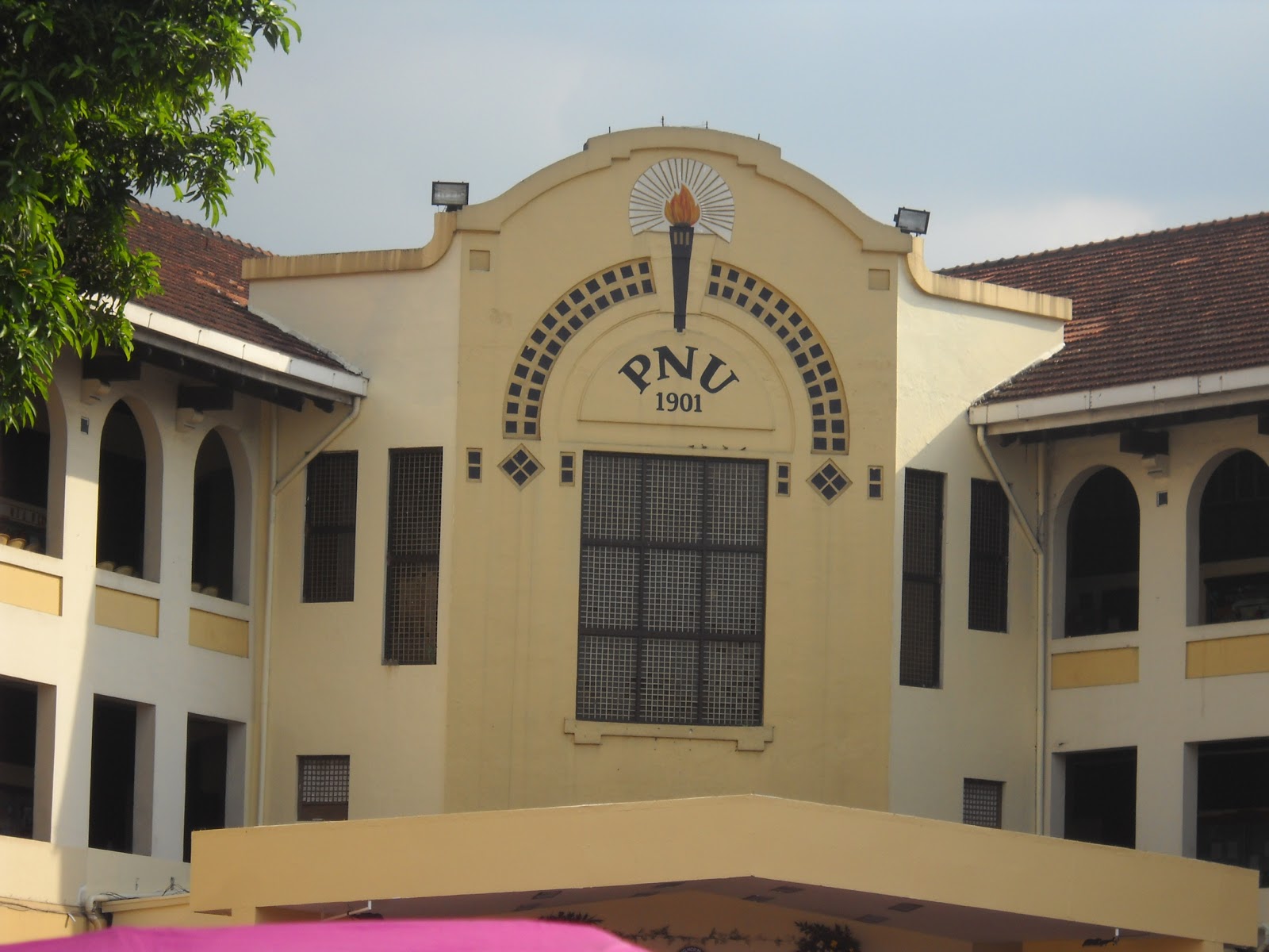 A Teacher's Charmed Life: Ang Pagdiriwang ng Sulo (The Torch Ceremony)