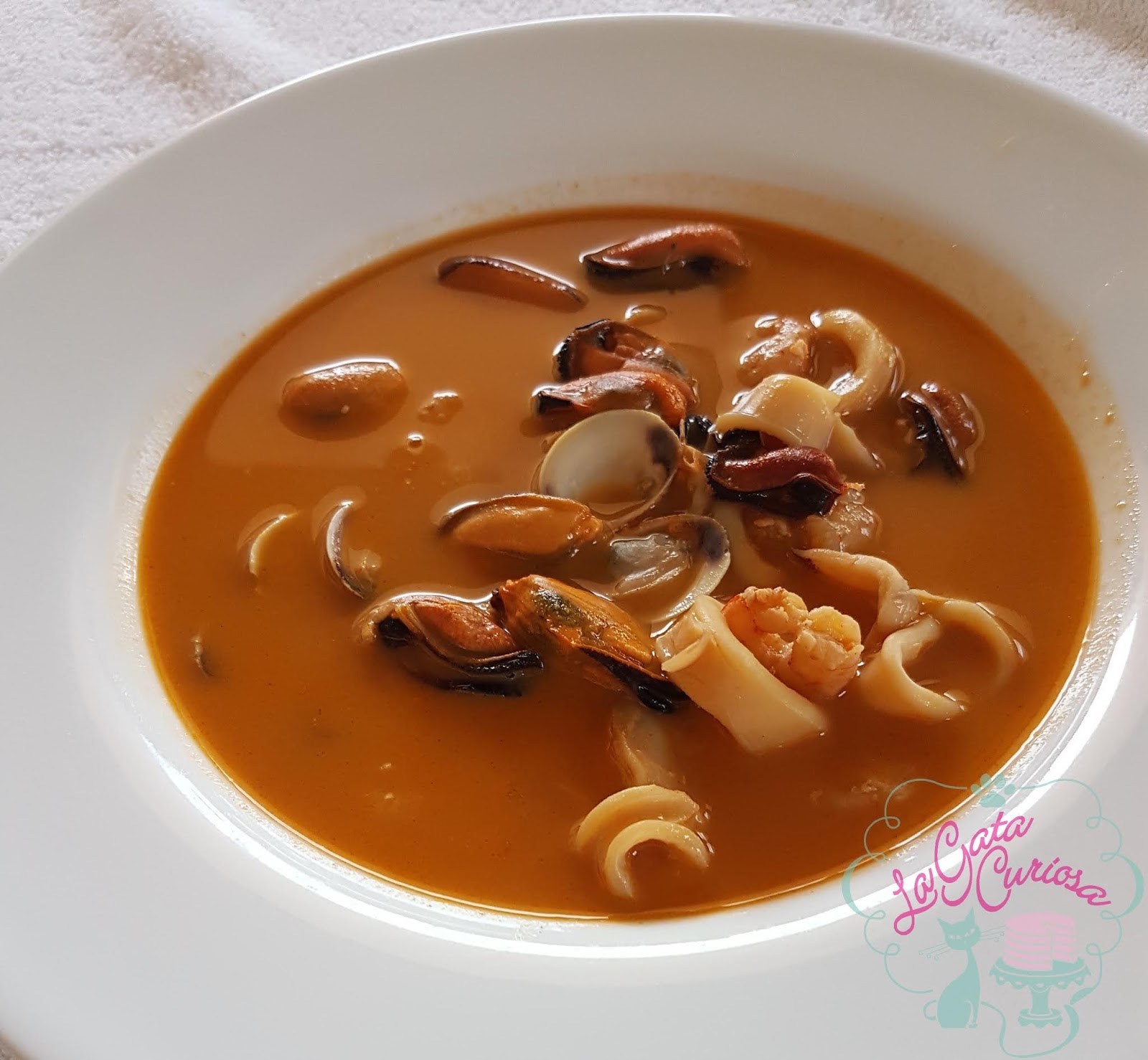 La Gata Curiosa: SOPA DE MARISCO