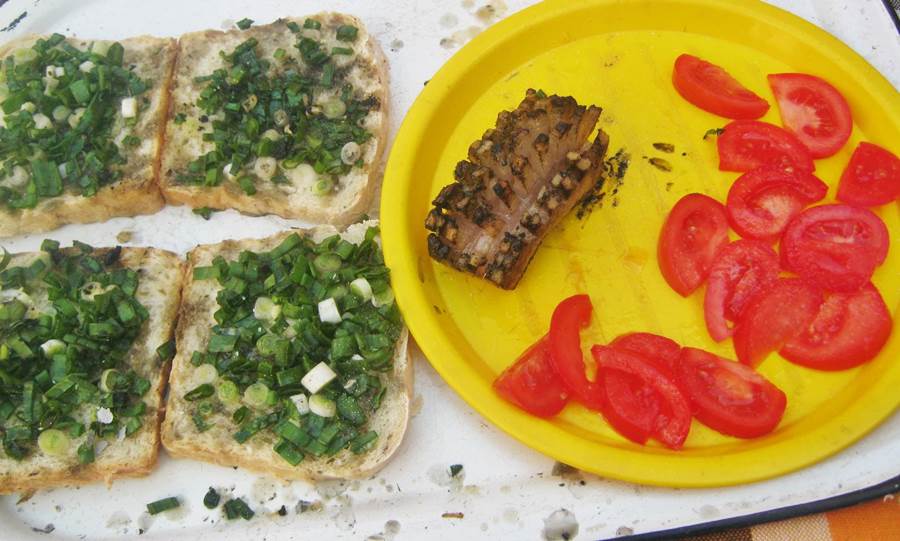 Clisa (slanina) fripta si pita picurata « In Bucatarie La Sidy