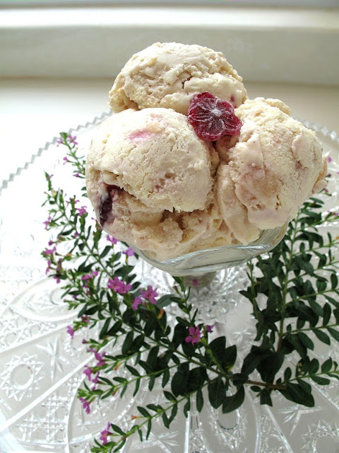 Foodiva's Kitchen: Peach and Violet Ice Cream