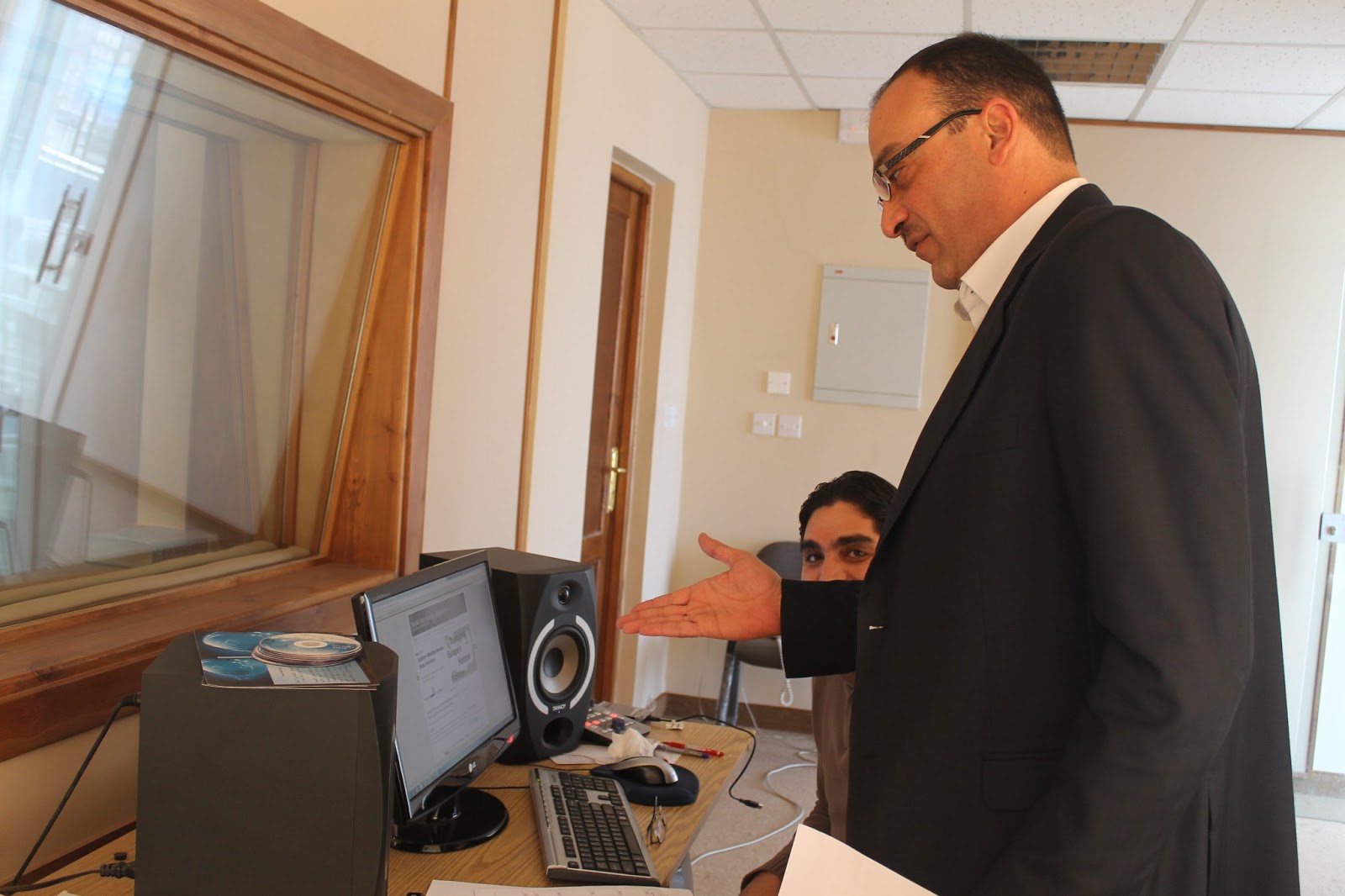 الإعلامي نبيل أبو عبيد: صور الإعلامي نبيل محمود ابوعبيد