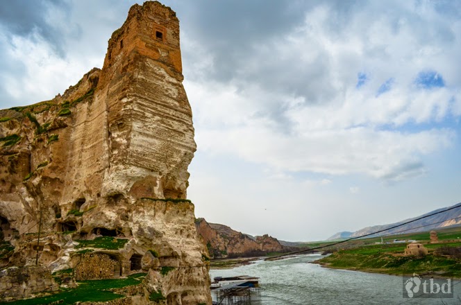 Hasankeyf Castle - Traveling by default.