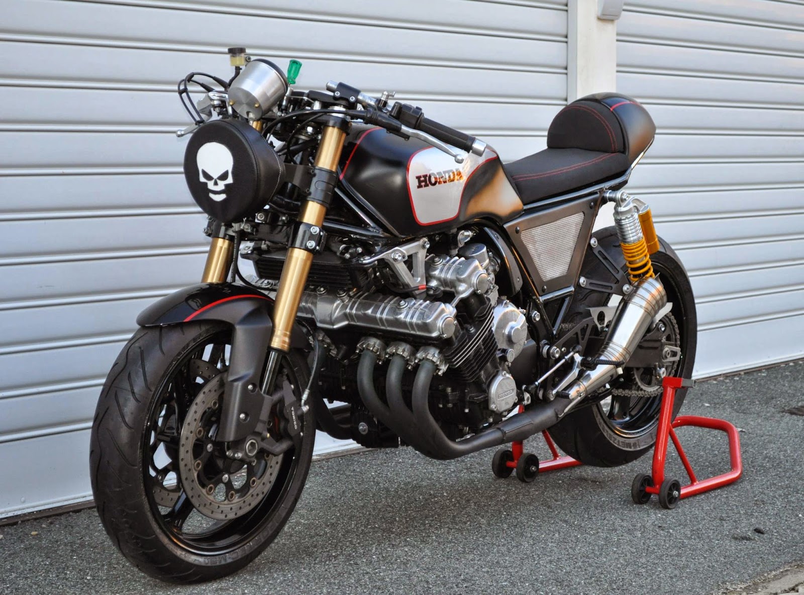 Cbx R La Castigatrice Honda Cbx Cafe Racer Cafe Bike