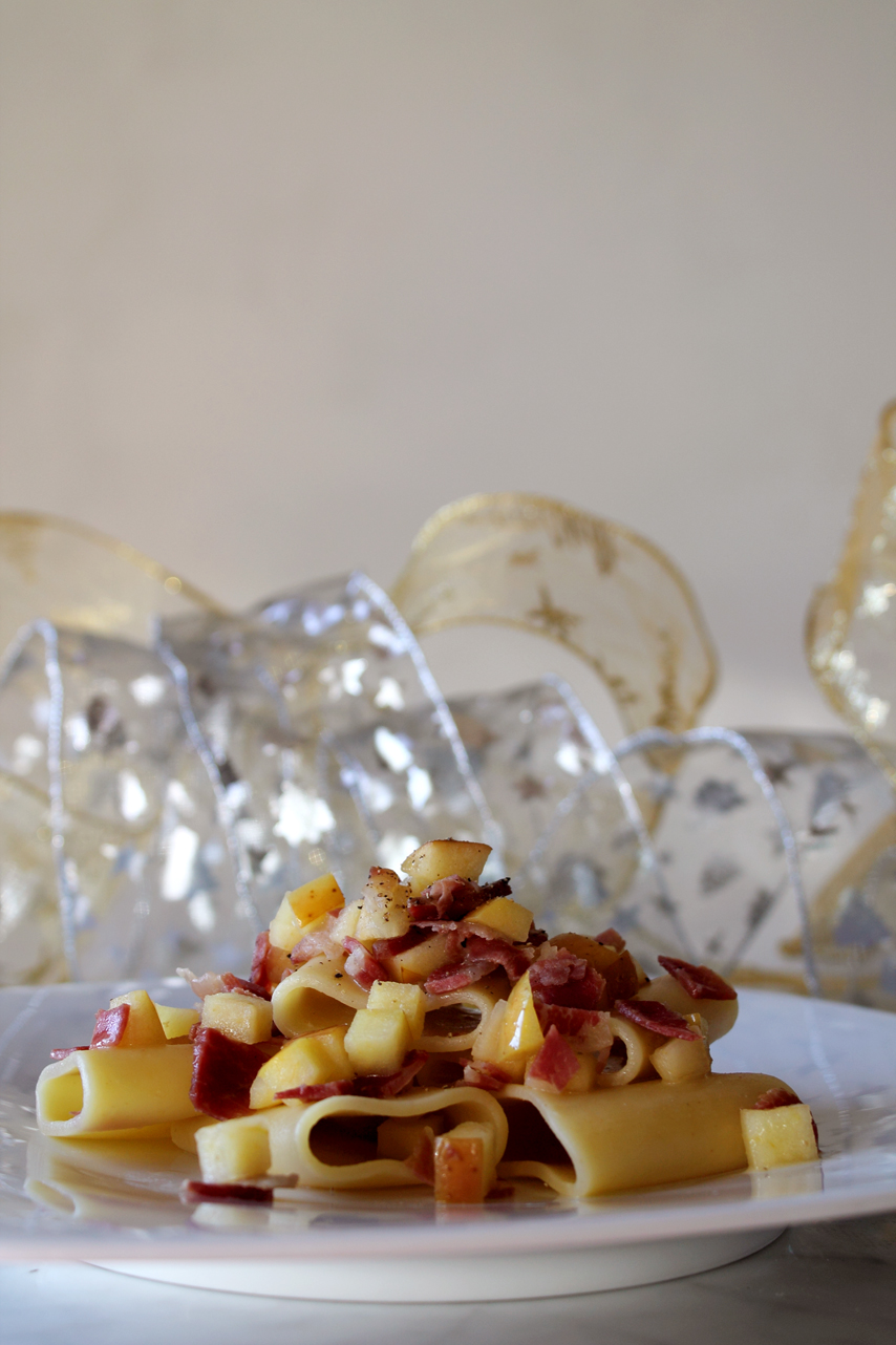 Paccheri con ragù espresso di coppa e mela - UNA COPPA PER AMBROSIA