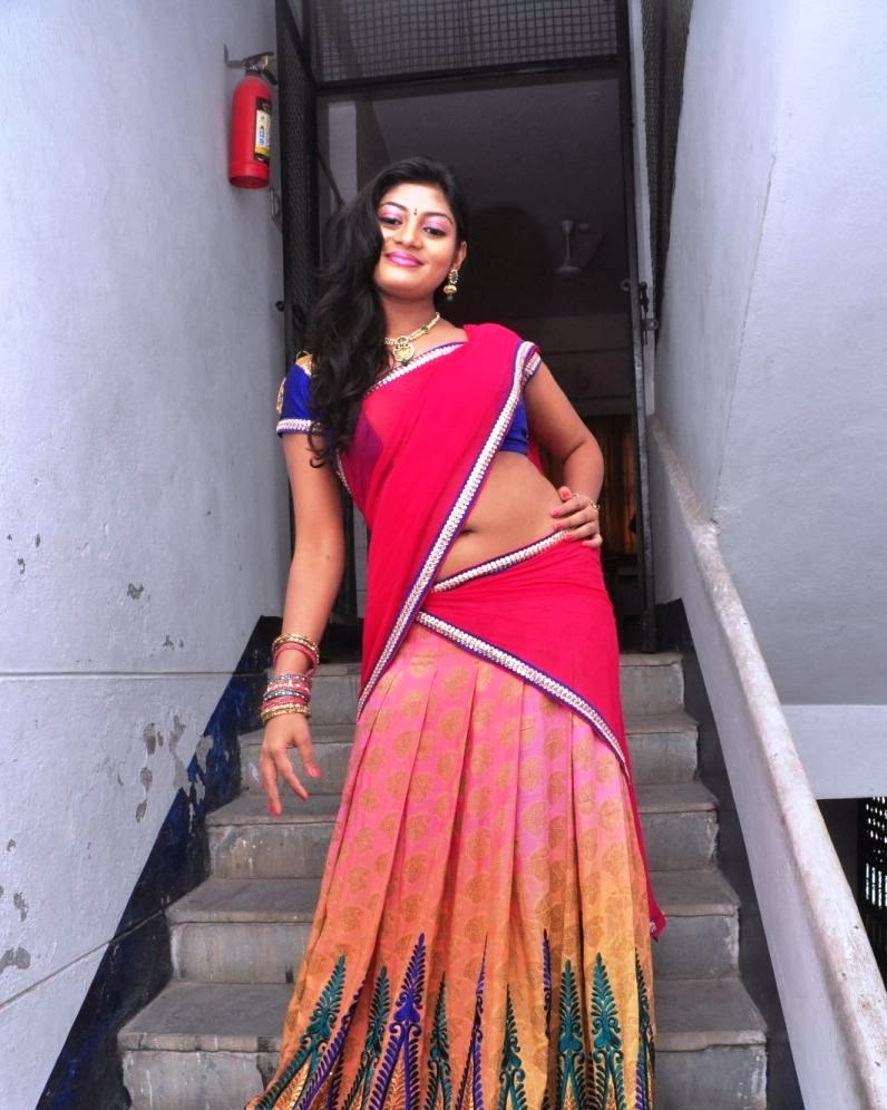 Sowmya Deep Navel Show