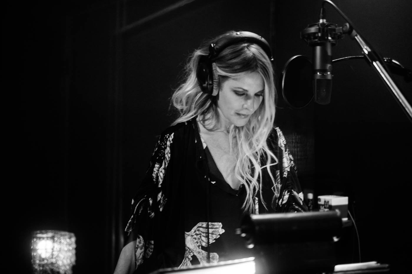 That Nashville Sound: Elizabeth Cook Crowdfunds For New Exodus of Venus ...