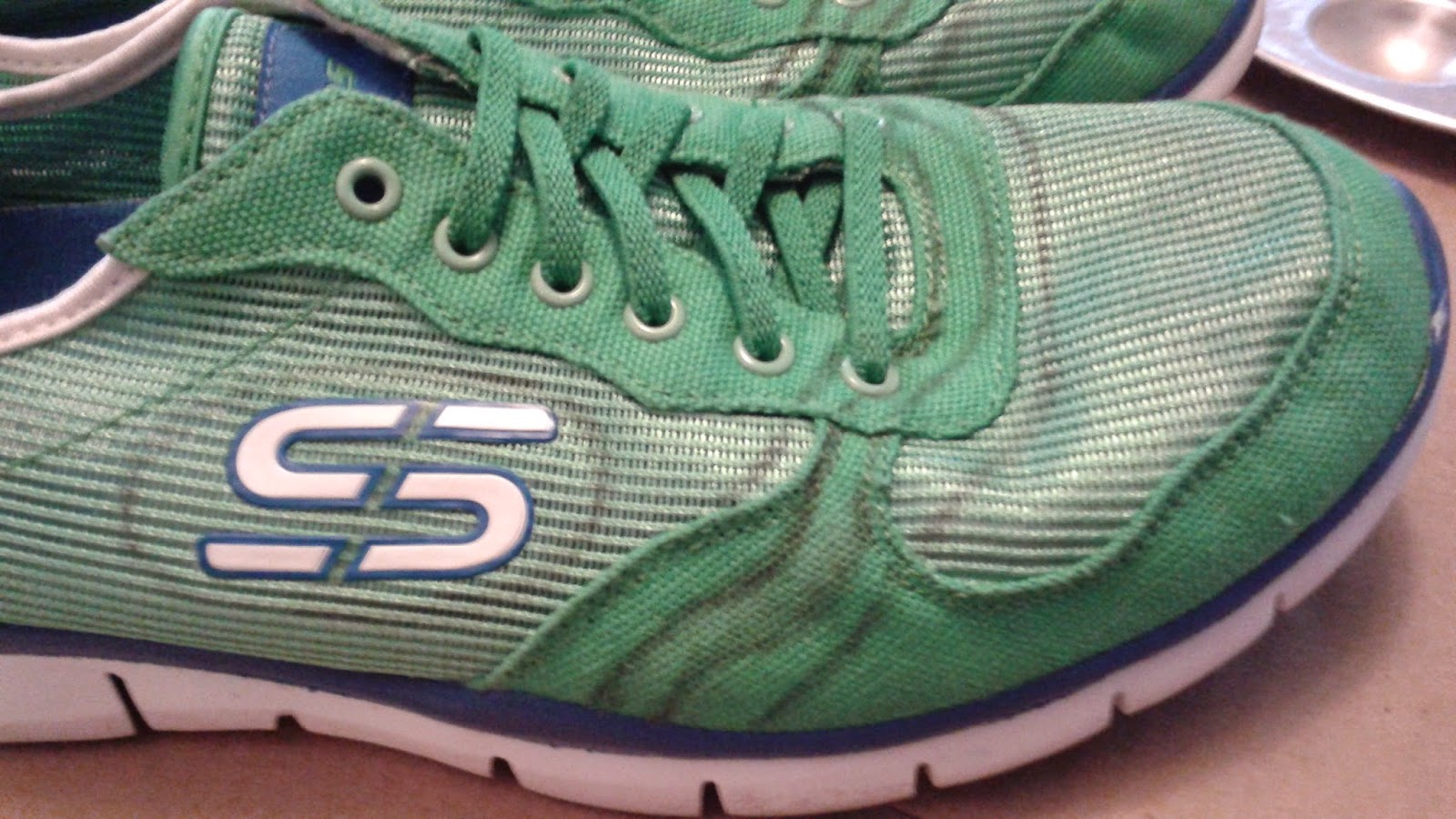 Scribbles: Crayon-Inspired Footwear: My Very First DIY Tutorial!