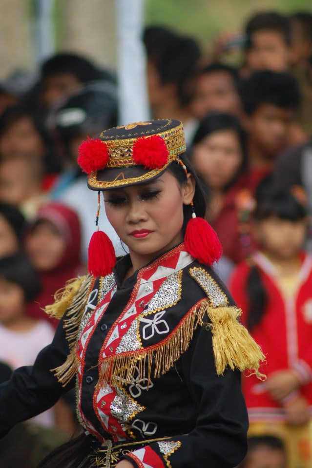 JOGJA CULTURAL: ANGGUK : TARI TRADISI YANG TERKESAN SEKSI