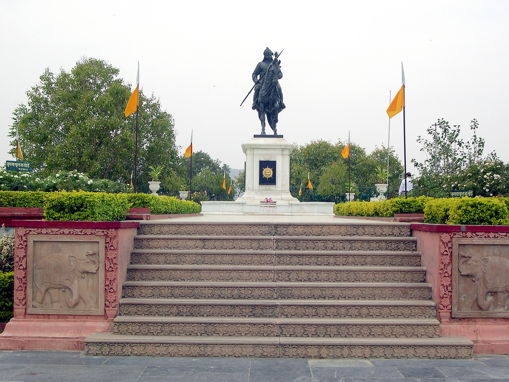 Satrangi Duniya: Moti Magri.... Udaipur