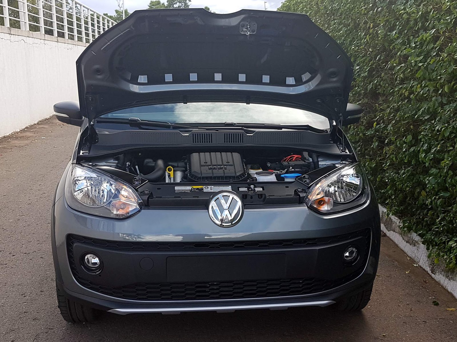 VW Up! Track 2017: consumo, preço, avaliação - vídeo