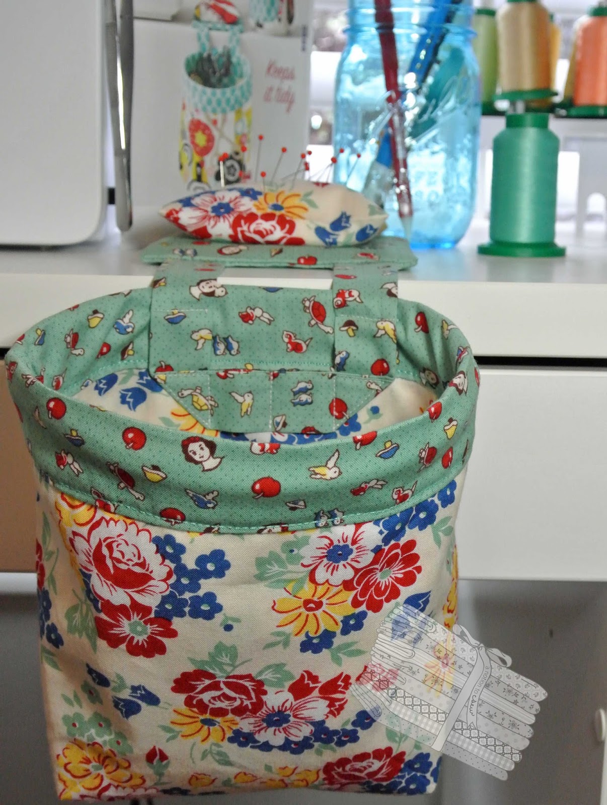 a notion to sew: Sewing Space Thread Catcher