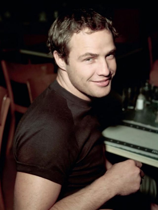 42 Color Photographs of a Young Marlon Brando From the 1940s and 1950s ...