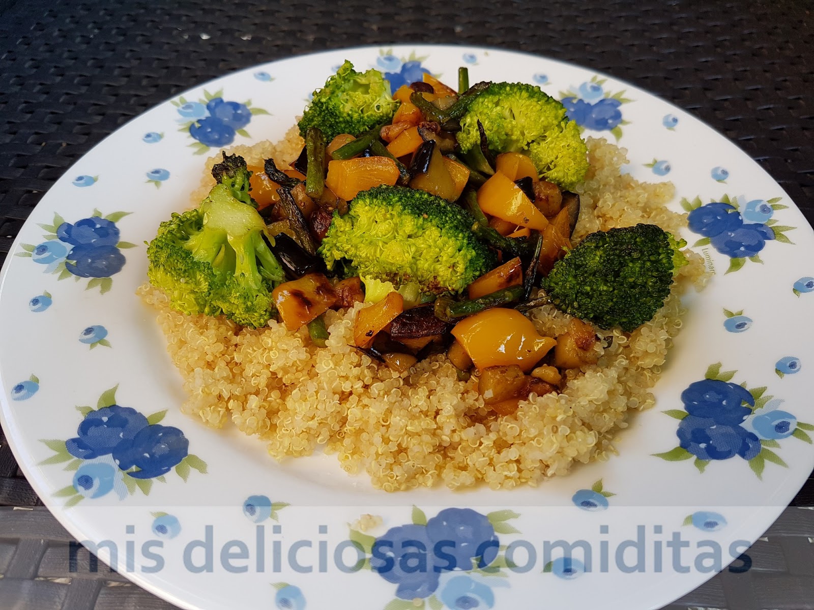Mis Deliciosas Comiditas: QUINOA CON VERDURAS SALTEADAS