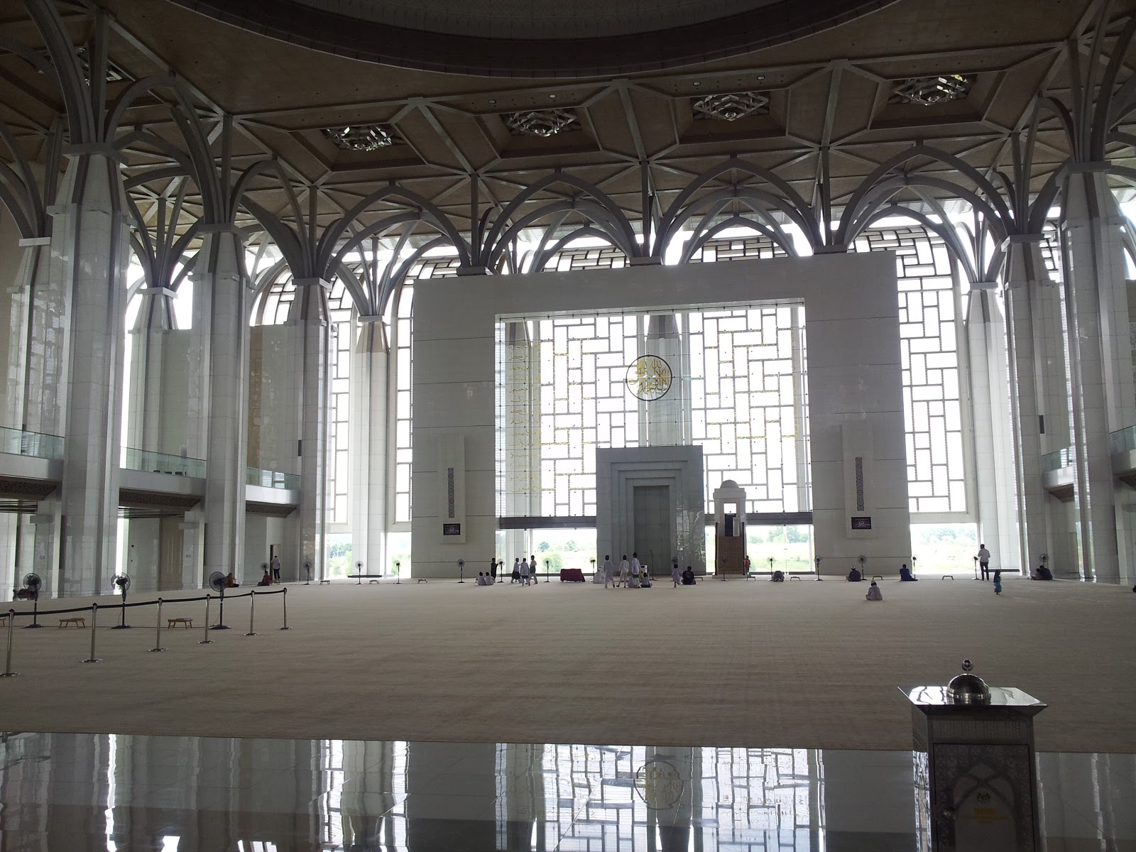 HITAM PUTIH: Masjid Besi Sultan Mizan Zainal Abidin, Putrajaya