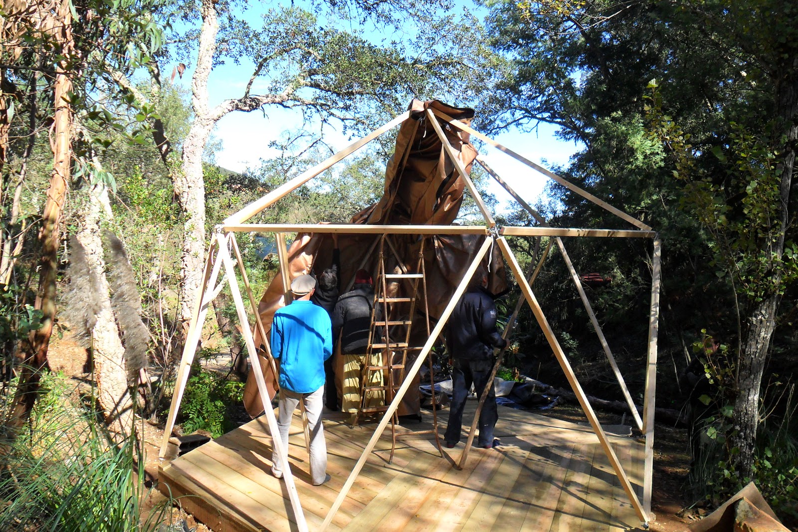 NEW PARADIGM DESIGNS & CAMELEON CLOTHES: Monte Sahaja Portugal ...