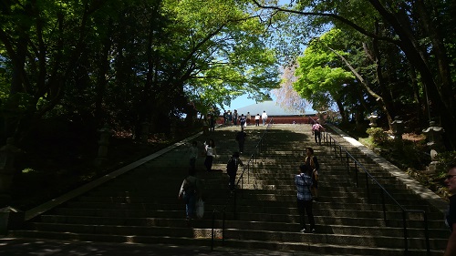 Explore Inside Japan: Armed priests
