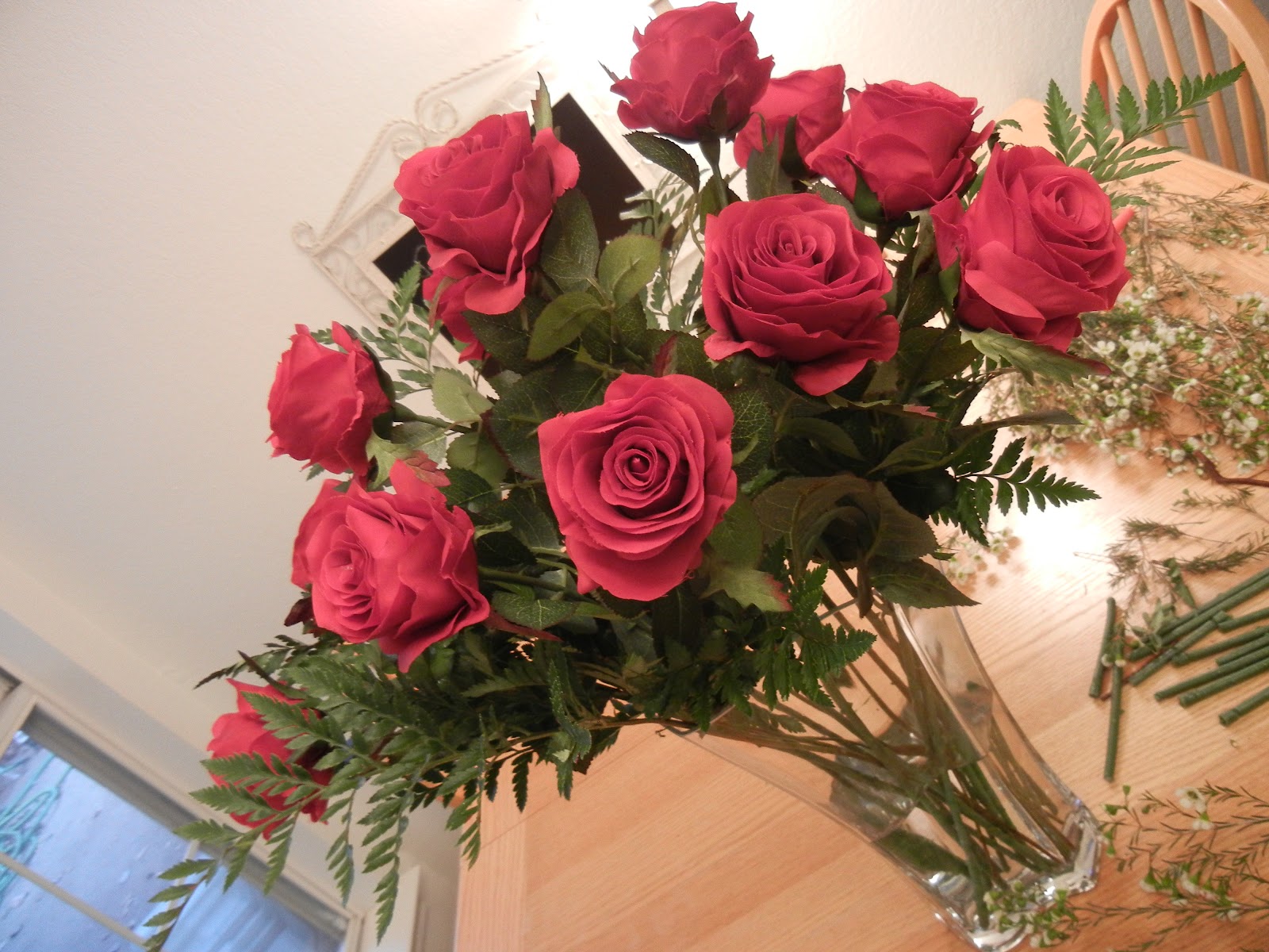 Inspired Ideas: How to arrange long stemmed roses...