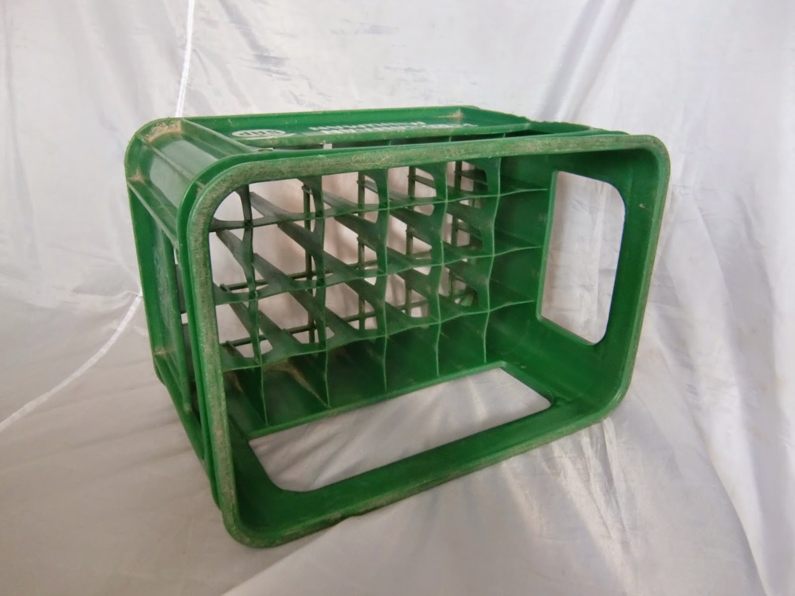 CILEGON ANTIK: Tempat / Krat Botol Minuman Teh Botol SAP