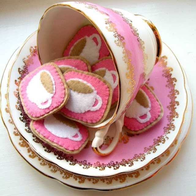 Bugs and Fishes by Lupin: Felt Teacup Brooch Tutorial