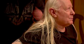 iconic guitar.com: Johnny Winter - Gibson Firebird V