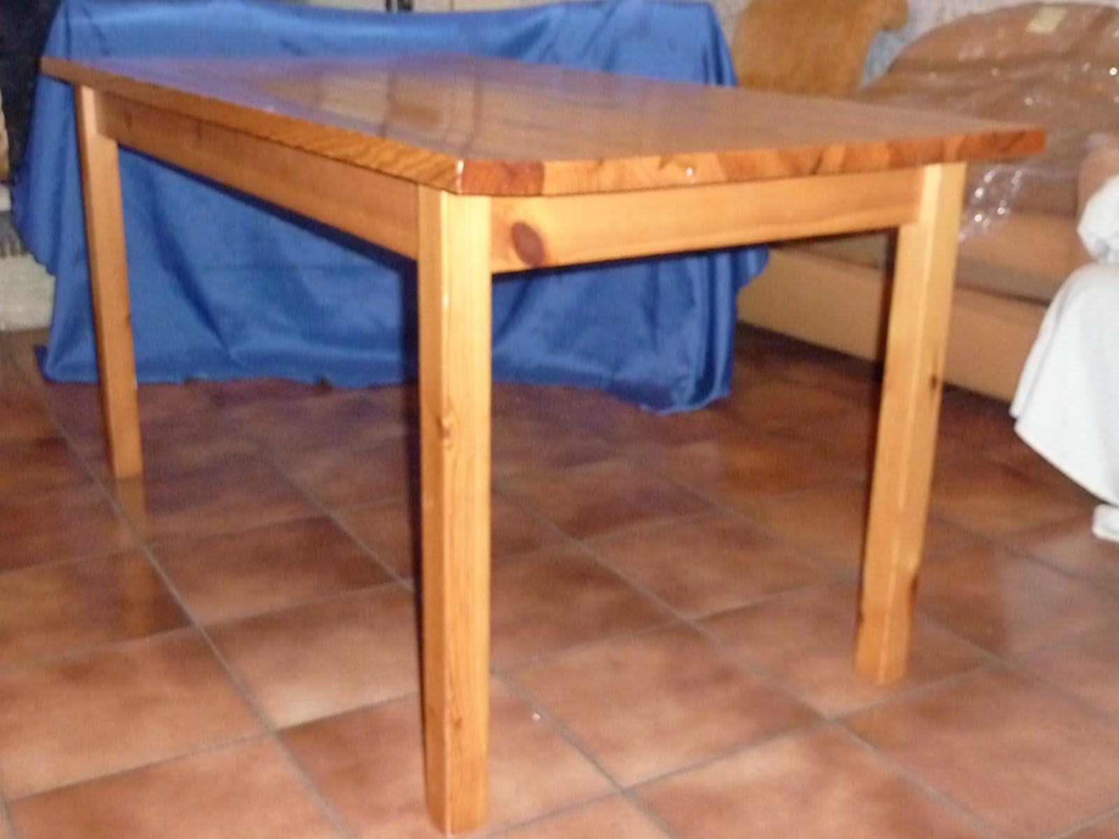 Ventes de Jean Pierre: Table en pin massif