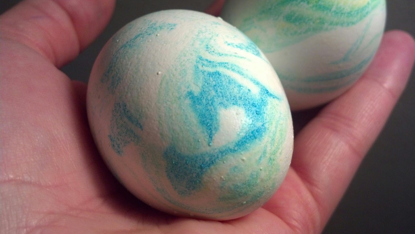 An Onion Exposed: Marbled Easter Eggs