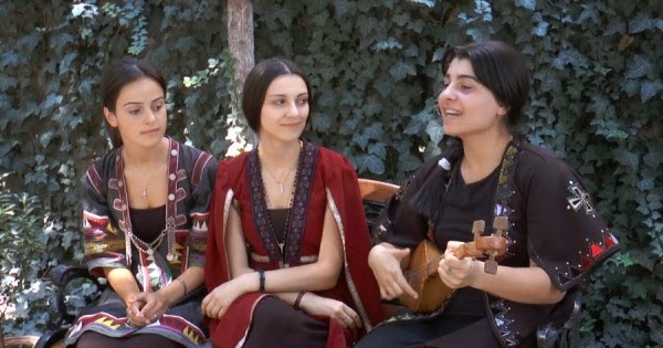 trio mandili