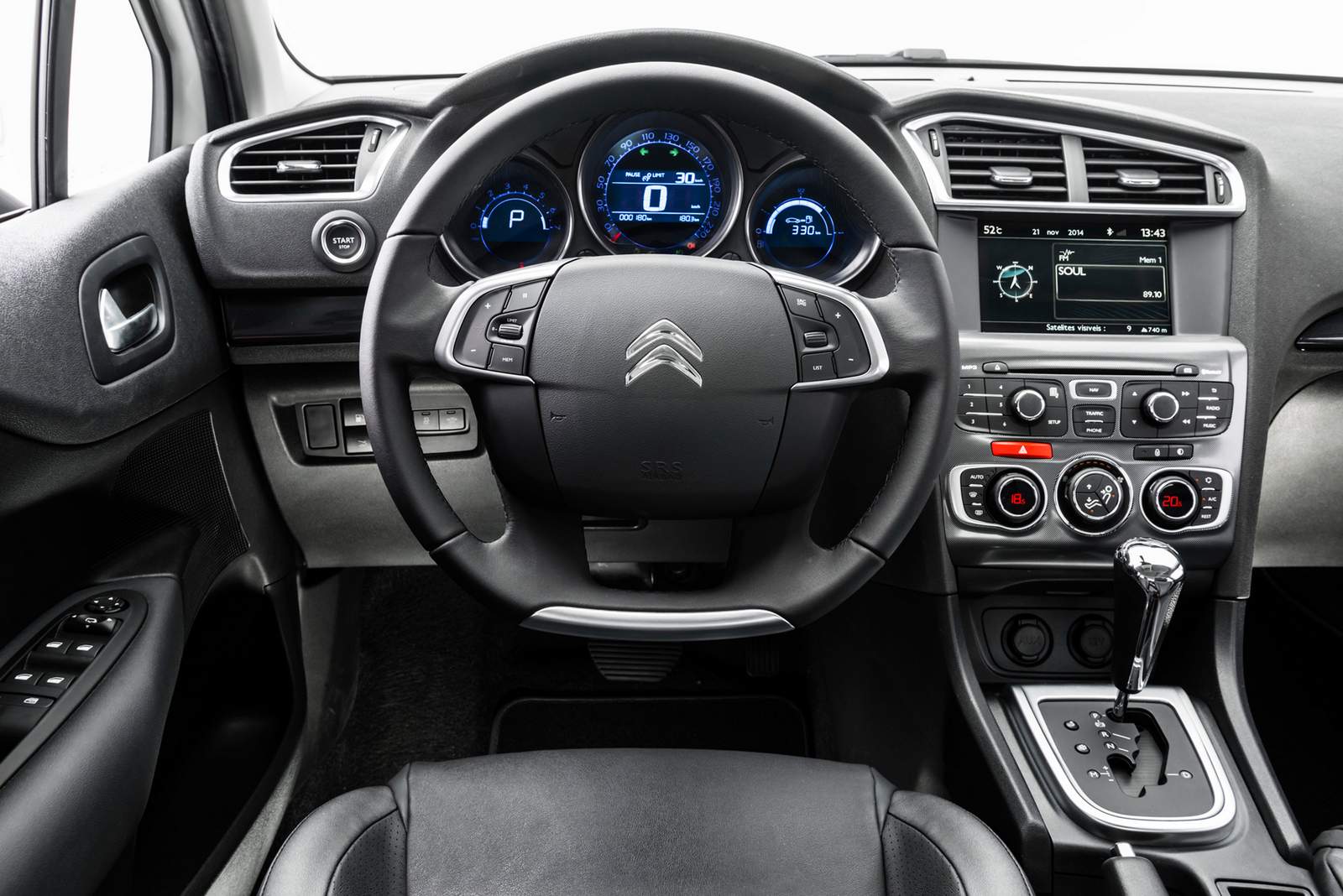 Citroën C4 Lounge 2017 traz motor turbo em todas versões