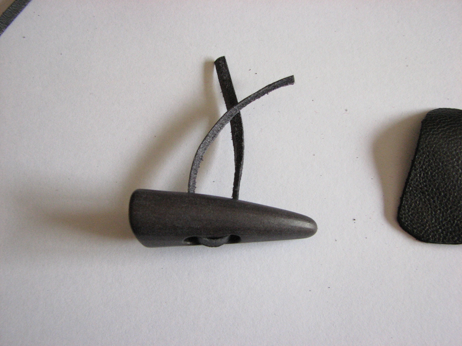 Agnes' Vintage World: How to make a sew-on duffle coat toggle closure ...