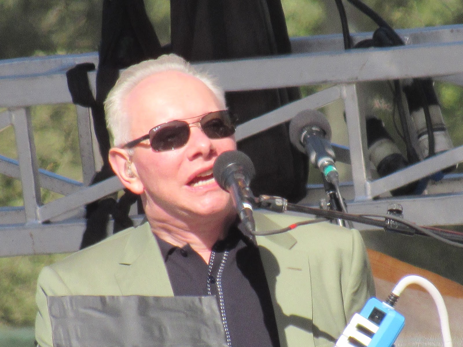 A Tuesday Night Memo: In 'Fast Forward', Joe Jackson continues his ...