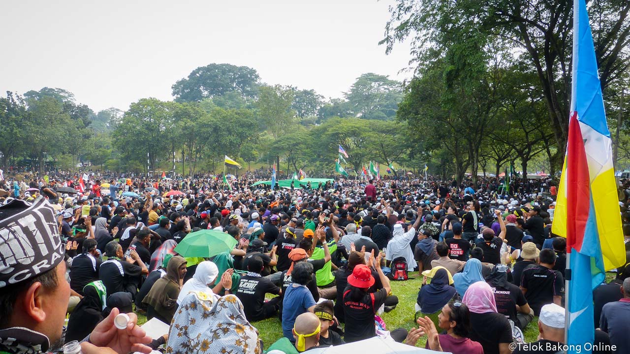 Telok Bakong Online: GAMBAR SEKITAR BLACKOUT 505 DI PADANG MERBOK KUALA ...