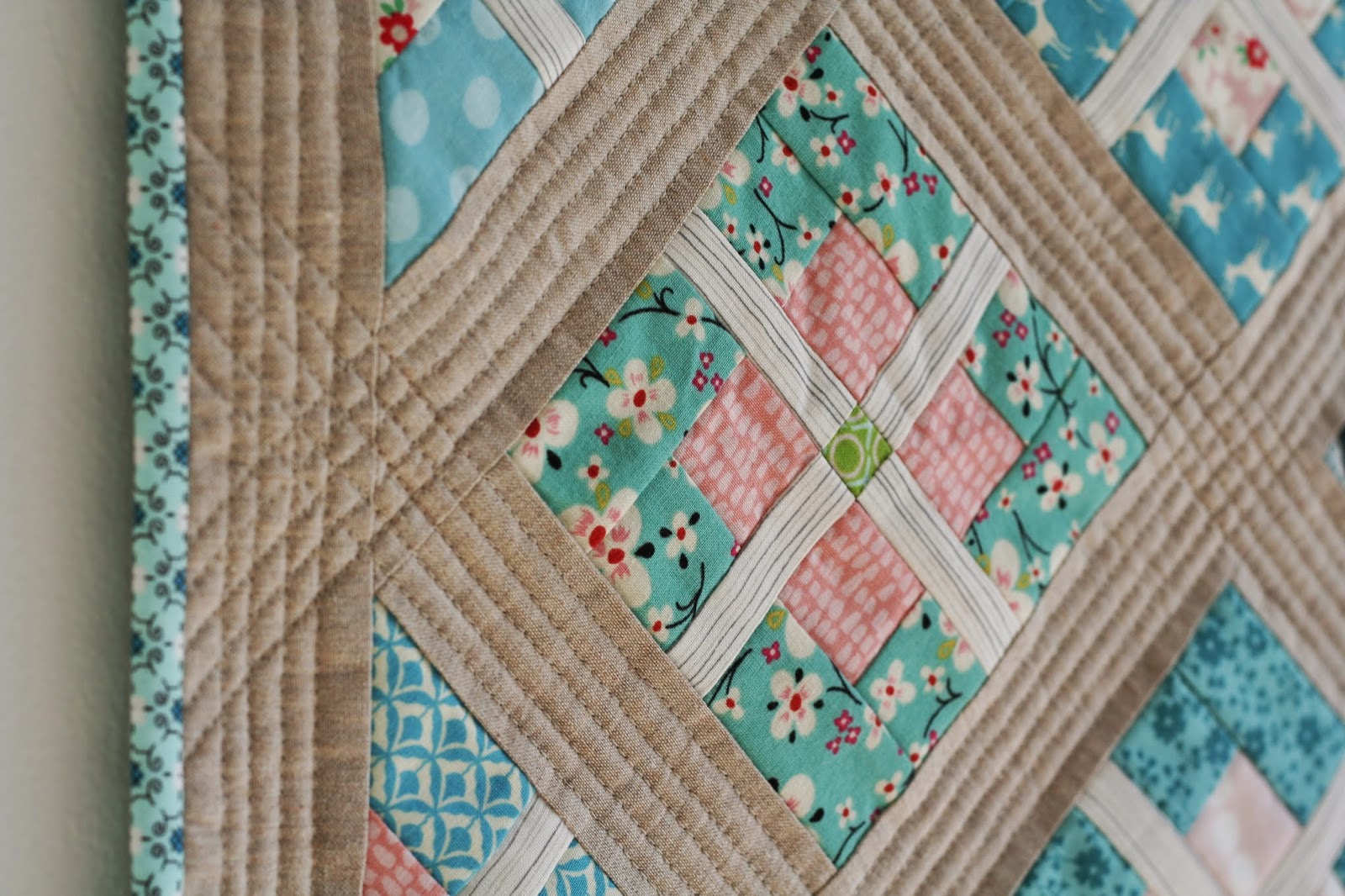 Gift Wrapped Pillow {block tutorial} – Wooden Spoon Quilts