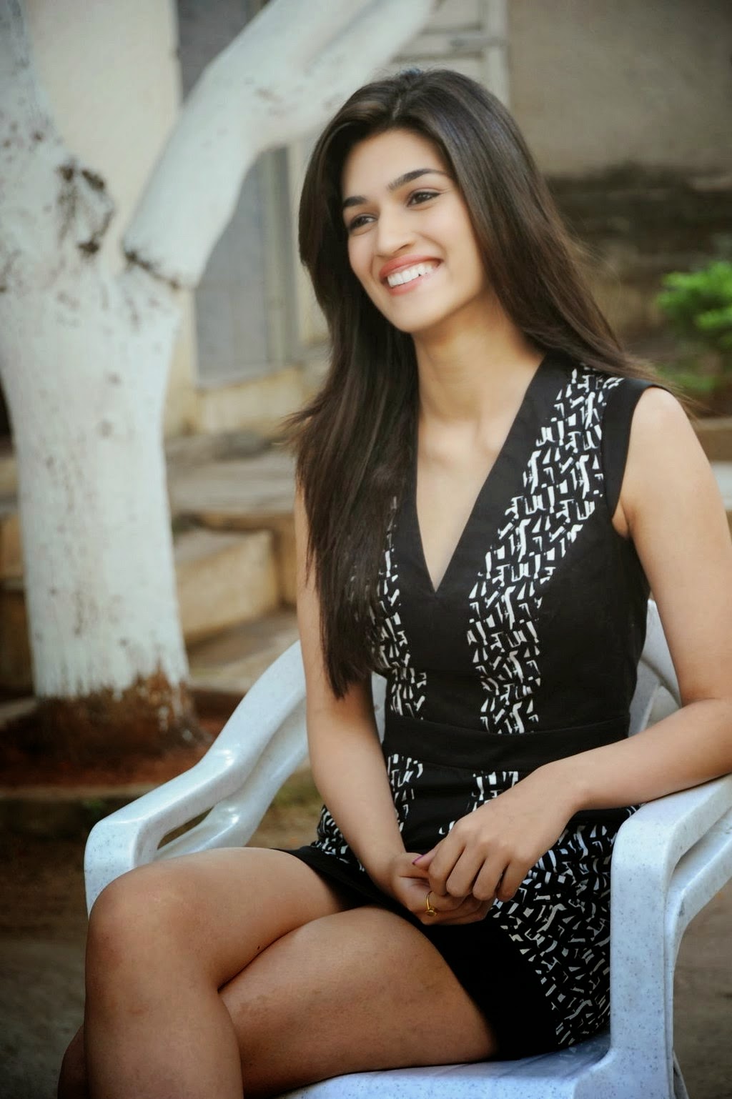 Kriti Sanon Hot And Sexy Thighs Show Hd Images Wiral Beauties