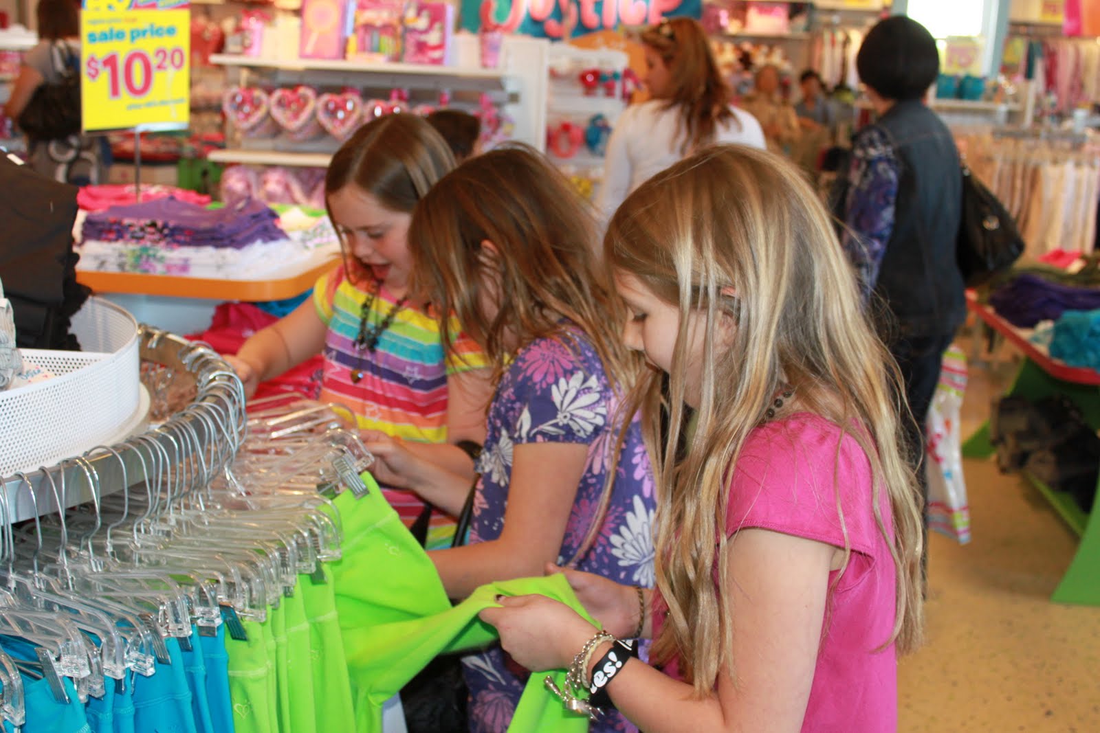 HUNTINGTON BEACH GIRL SCOUT TROOP 746: THEY HAVE BIEBER FEVER!