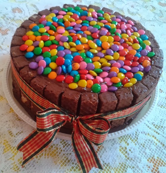 ROSA MARROM - Bolos, Doces e Salgados.: Bolo Brigadeiro decorado C/ Bis ...