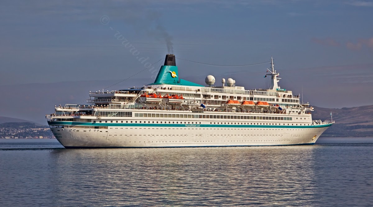 Dougie Coull Photography: Cruise Ship 'Albatros' at Greenock