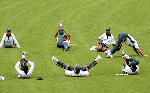 All About Sports Funny: Funny Pakistani Cricket Team Photos 2011
