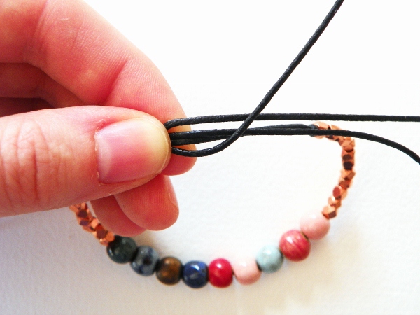 Free Tutorial: Sliding Knot Adjustable Bracelet – Art Bead Scene Studio