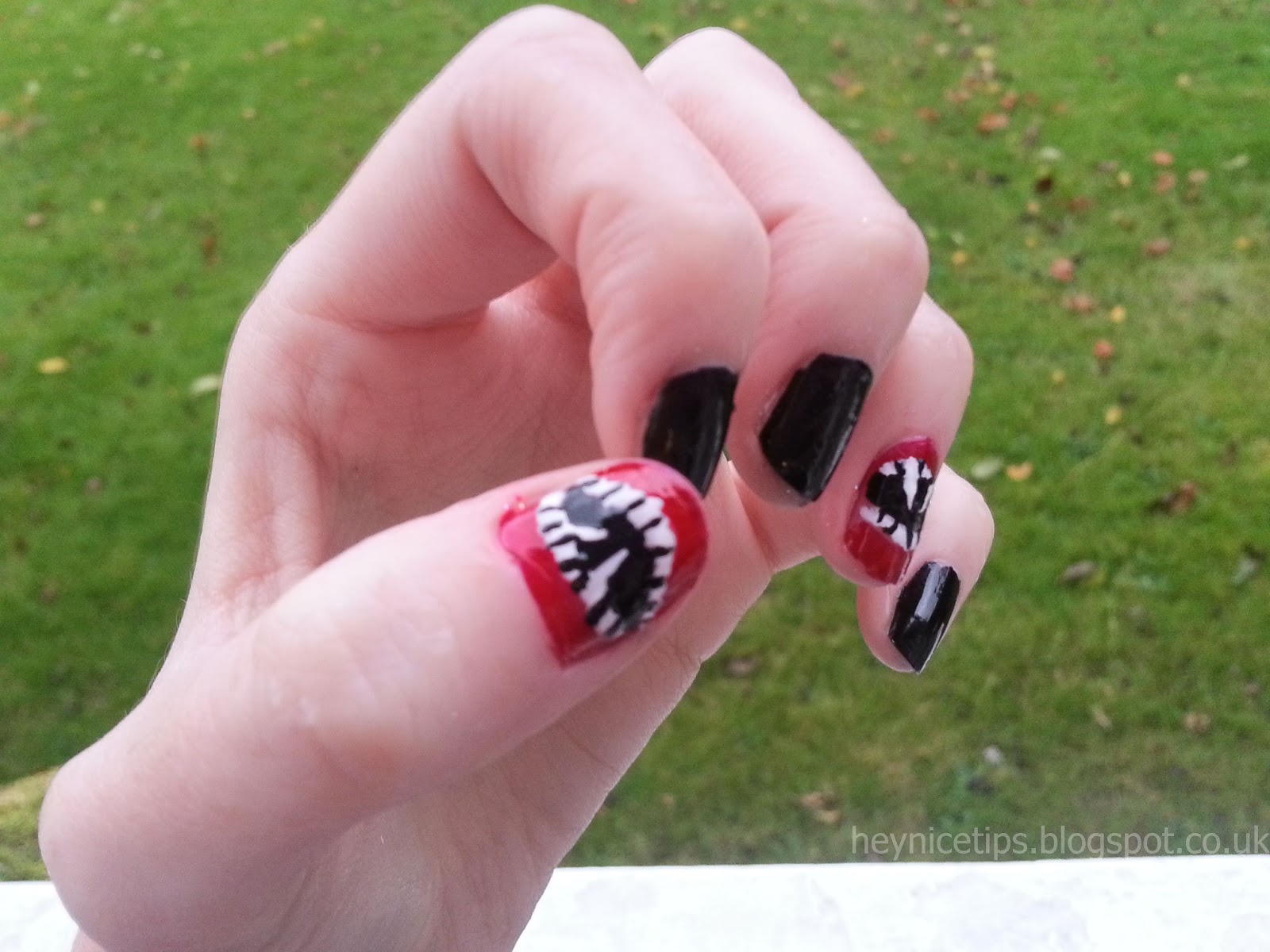 Hey, nice tips!: Vampire Fang Nails